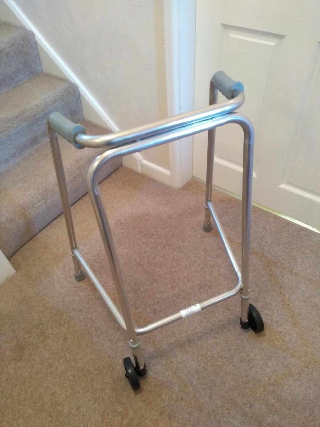 Zimmer frame - free in South Ribble für gratis zum Verkauf | Shpock AT