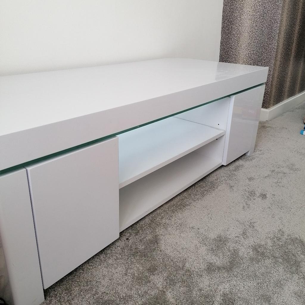 TV unit white gloss in B14 Birmingham für £ 40,00 zum Verkauf | Shpock AT