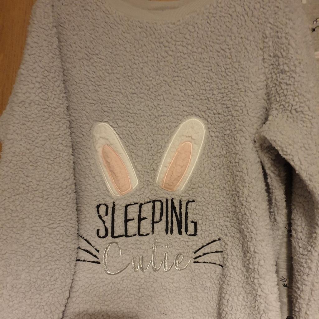 grey and pink pyjamas with rabbit on 16-18 in B71 Sandwell für £ 4,00 ...