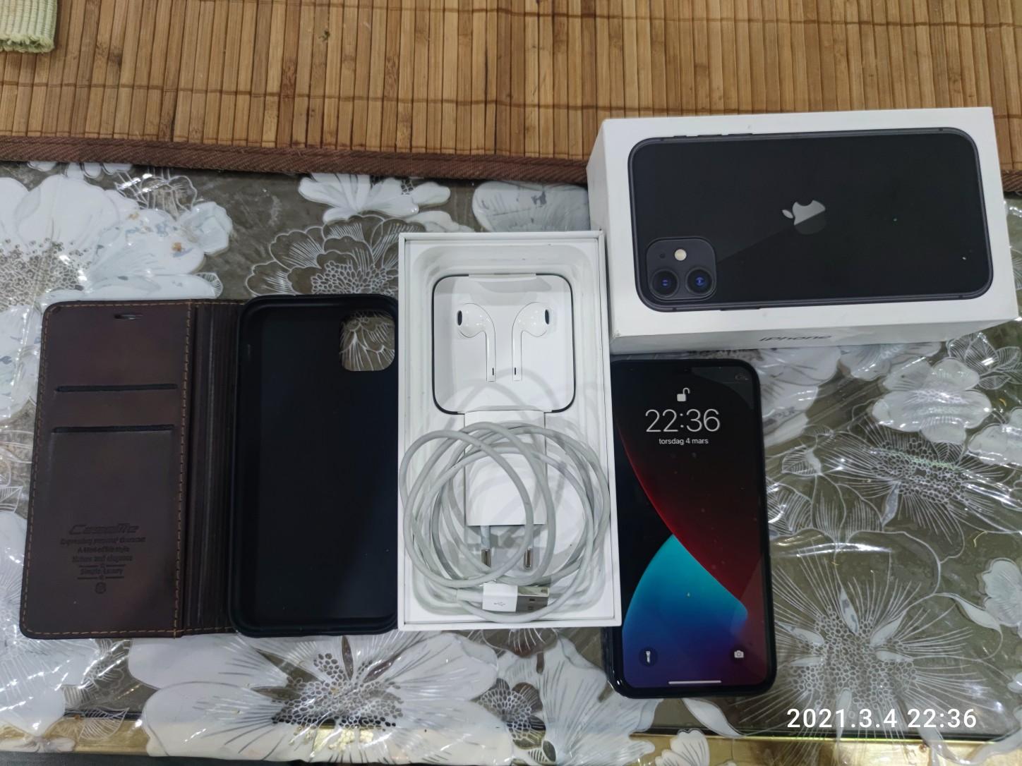 iPhone 11 64gb med kartong laddare och skall in 196 38 Stigtomten für 4.990,00 SEK zum Verkauf ...