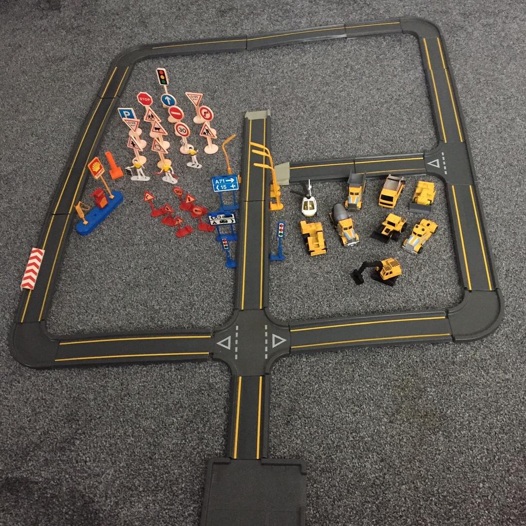 Matchbox road with 9 matchbox vehicles in GL11 Cam für 15,00 £ zum ...