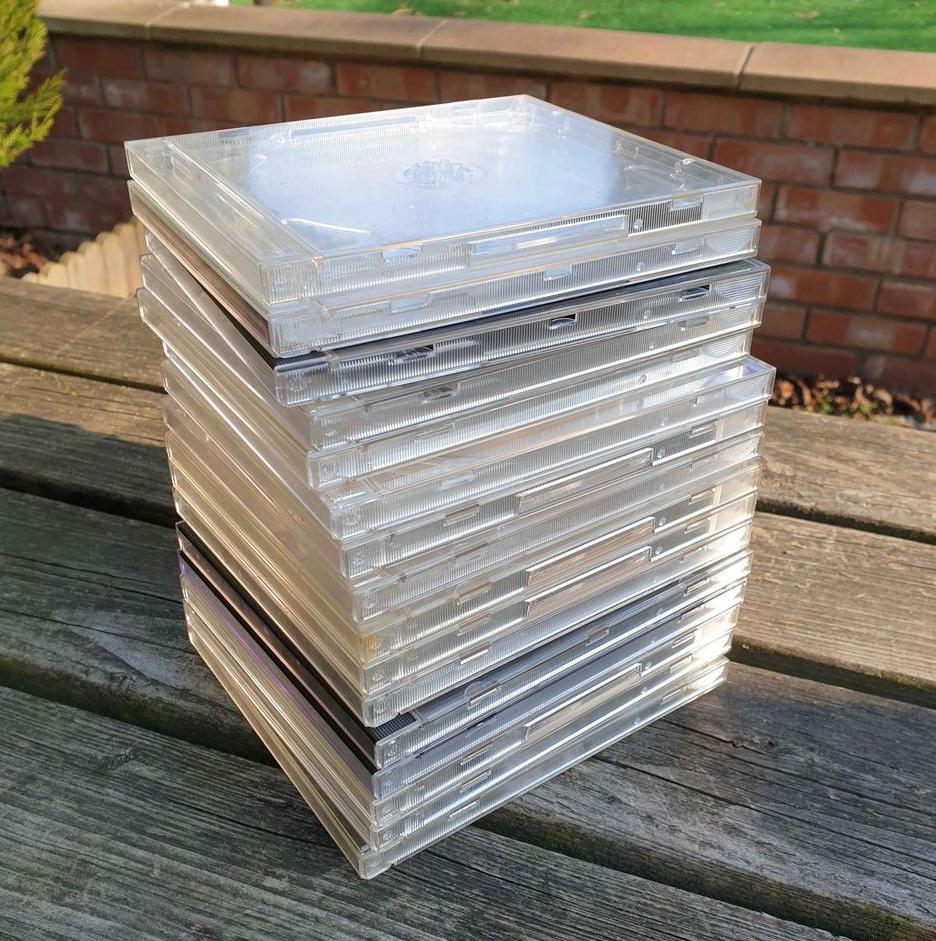 empty CD cases in RH11 Crawley for £1.00 for sale | Shpock
