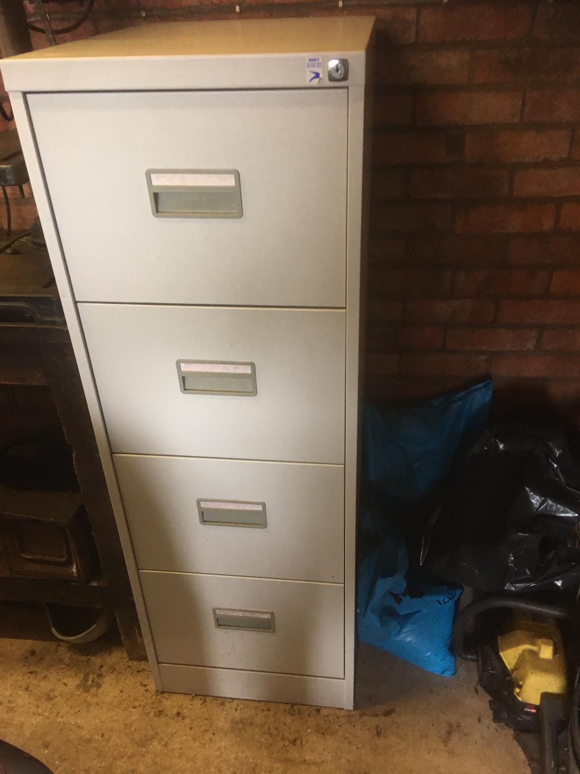 Metal filling cabinet in B62 Bromsgrove für 12,00 £ zum Verkauf | Shpock DE
