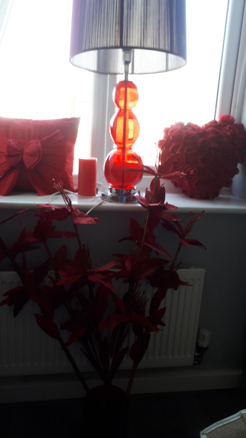 tall table glass lamp 2 cushions vase 6 long in L9 Liverpool für £ 25 ...