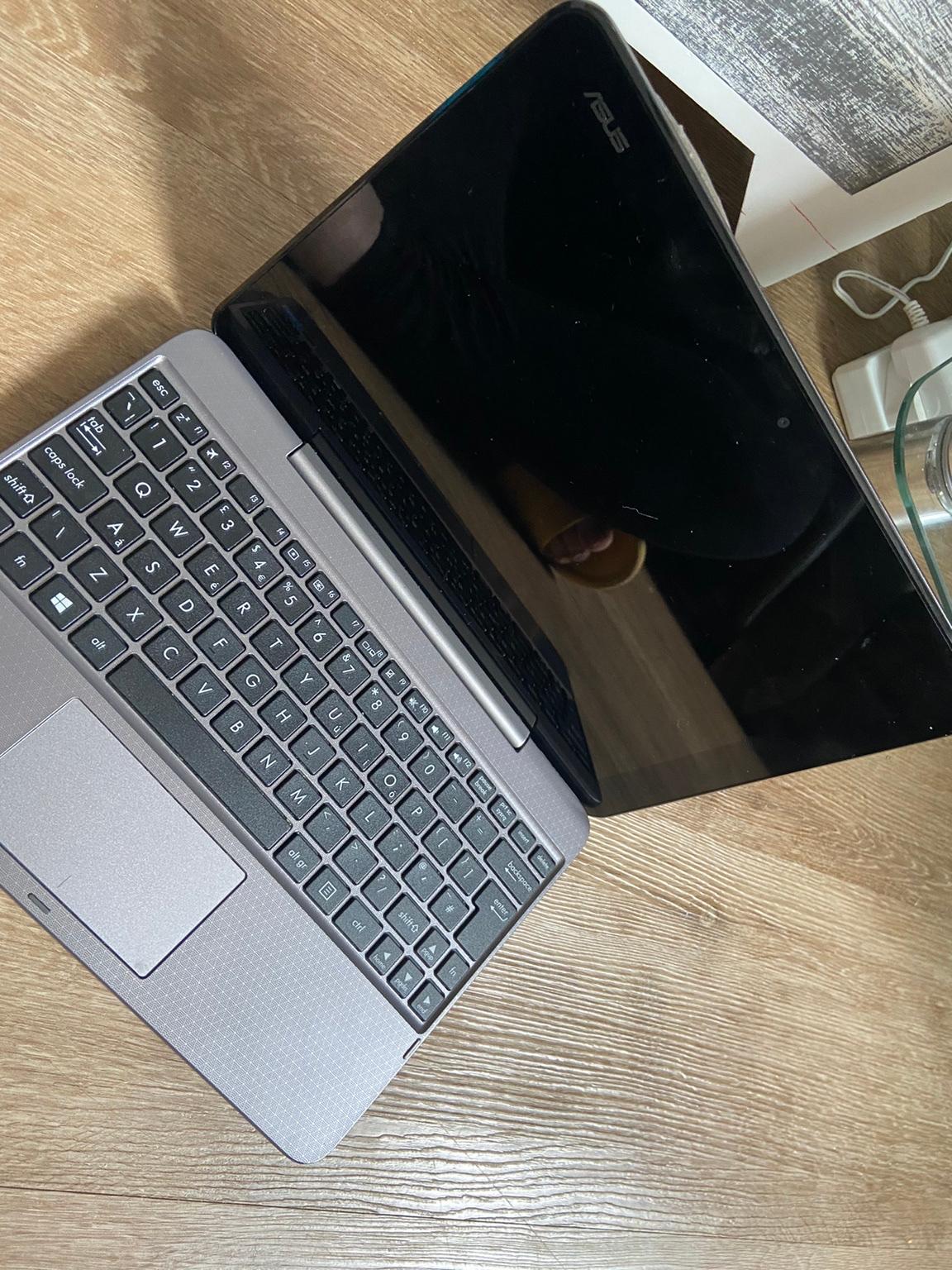 ASUS laptop tablet hybrid in NR30 Yarmouth für 100,00 £ zum Verkauf ...