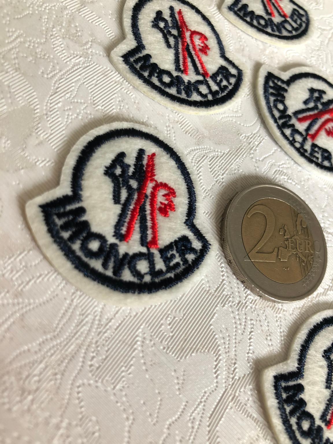 Moncler Aufnäher Logo Patch in 80331 München für 8,00 € zum Verkauf ...