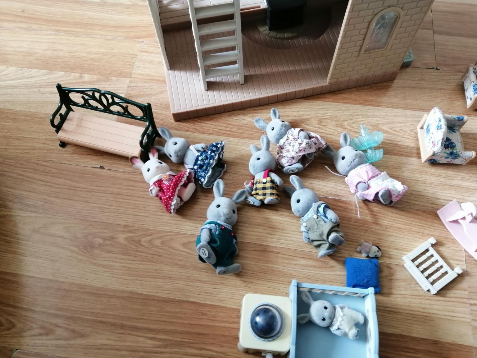 sulvanian family house and accessories in Connah's Quay für £ 20,00 zum ...