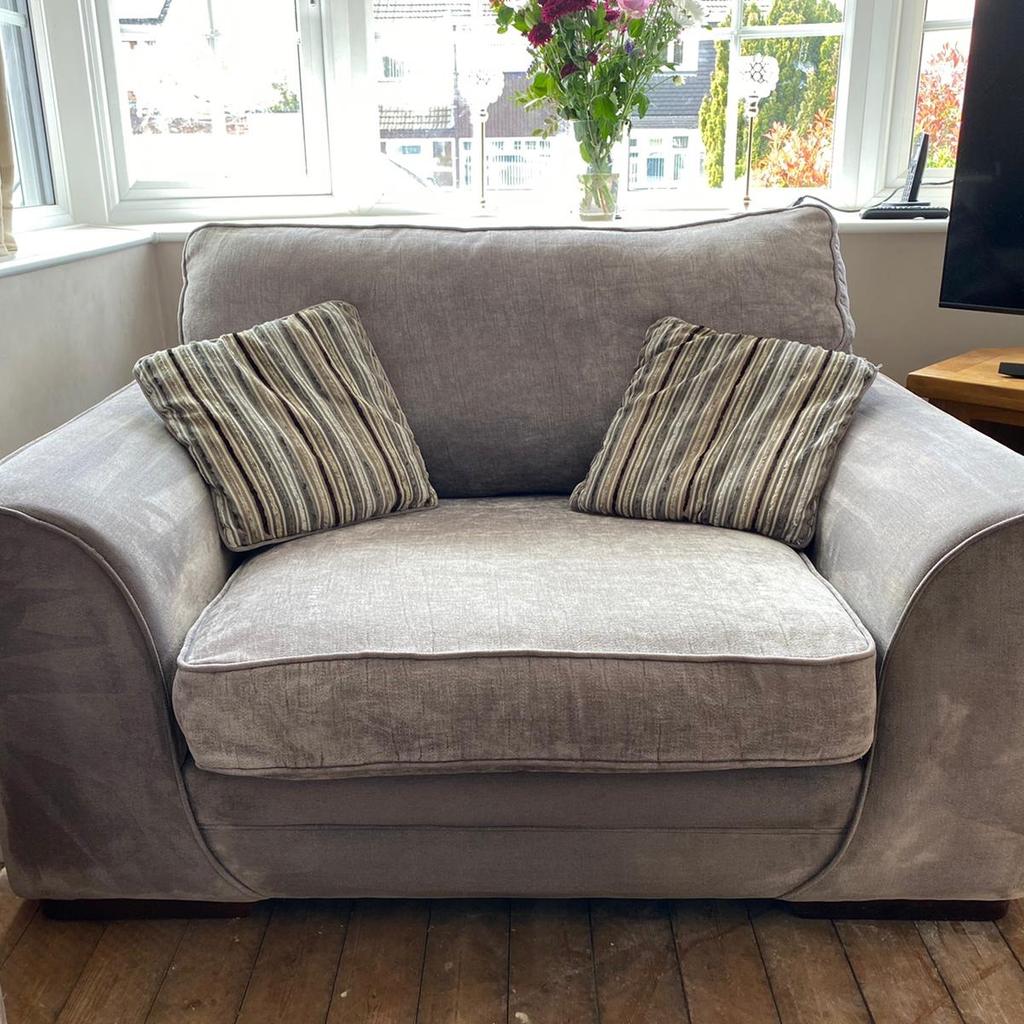Grey sofa and cuddle chair in Wolverhampton für 200,00 £ zum Verkauf ...