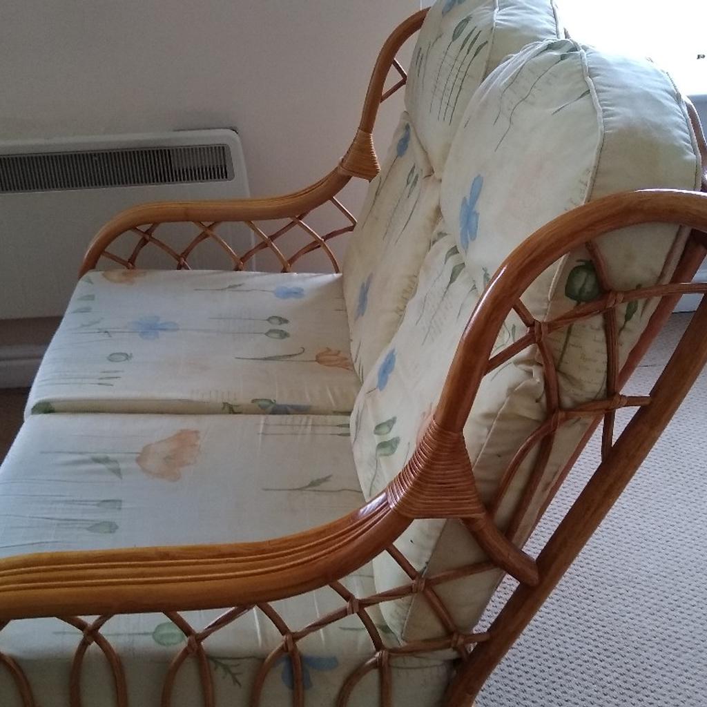 Bamboo settee and 2 chairs in B65 Sandwell für 25,00 £ zum Verkauf ...