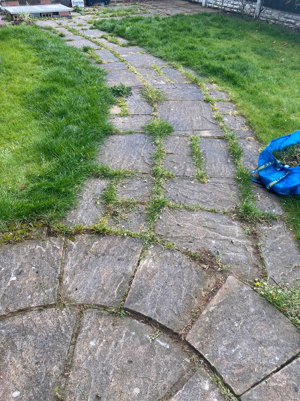 Concrete Flags FREE!! in L19 Liverpool für gratis zum Verkauf | Shpock AT