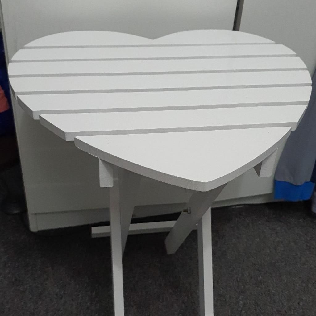 love heart table in PR1 Preston für £ 5,00 zum Verkauf | Shpock AT