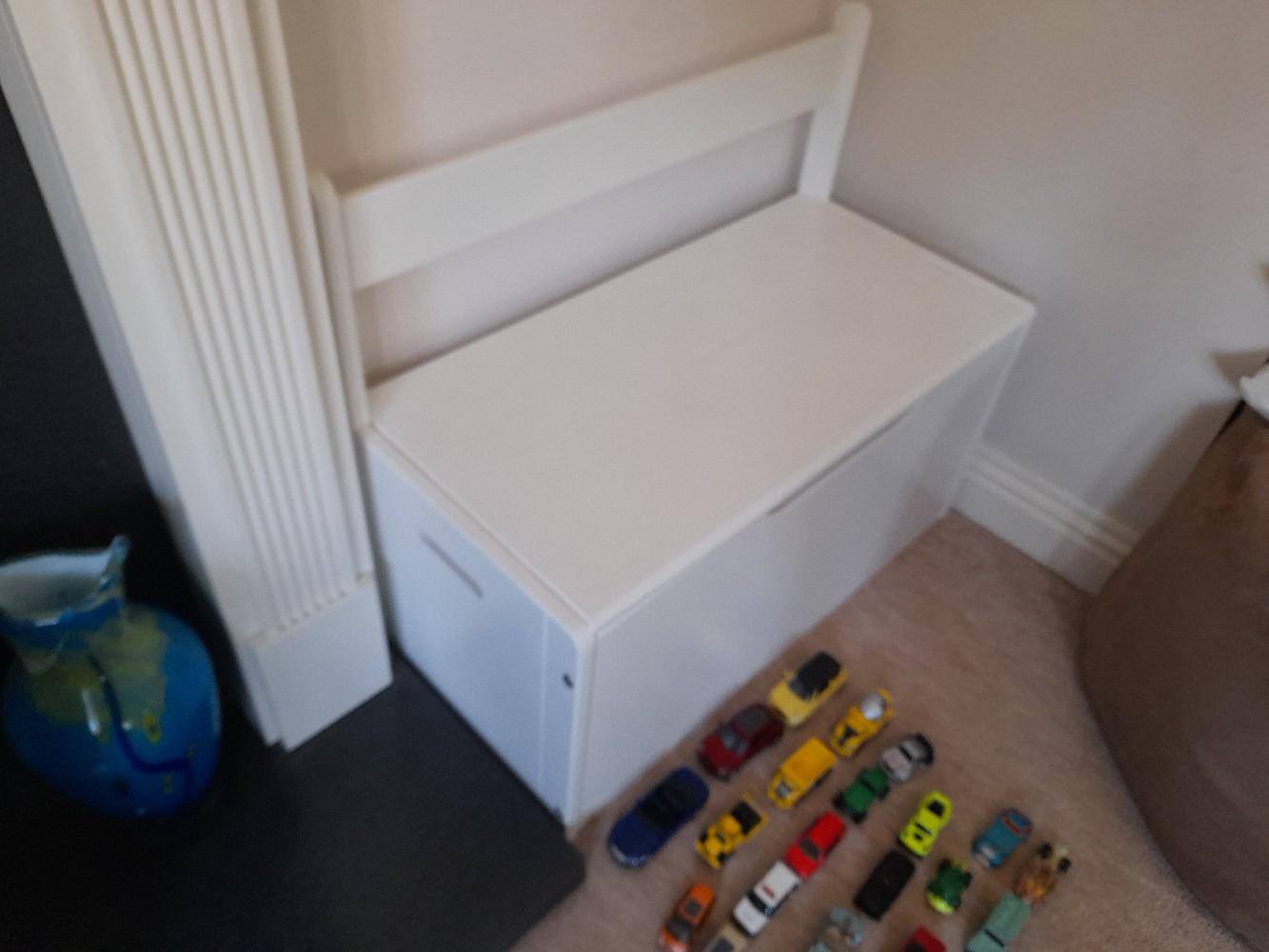 toy box / seat in TW19 Spelthorne für £ 20,00 zum Verkauf | Shpock AT