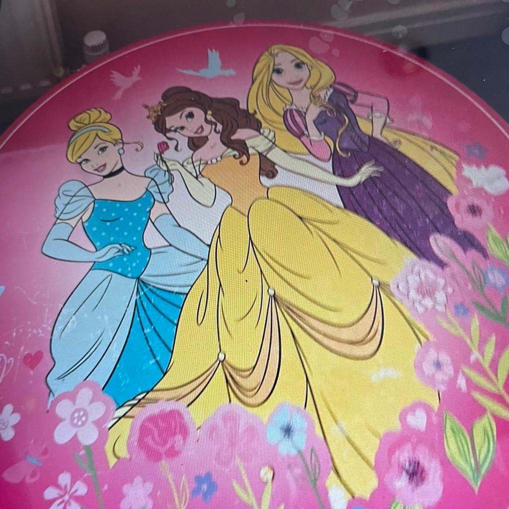 Kids Disney Princess table and chairs in EN1 London für 8,00 £ zum ...