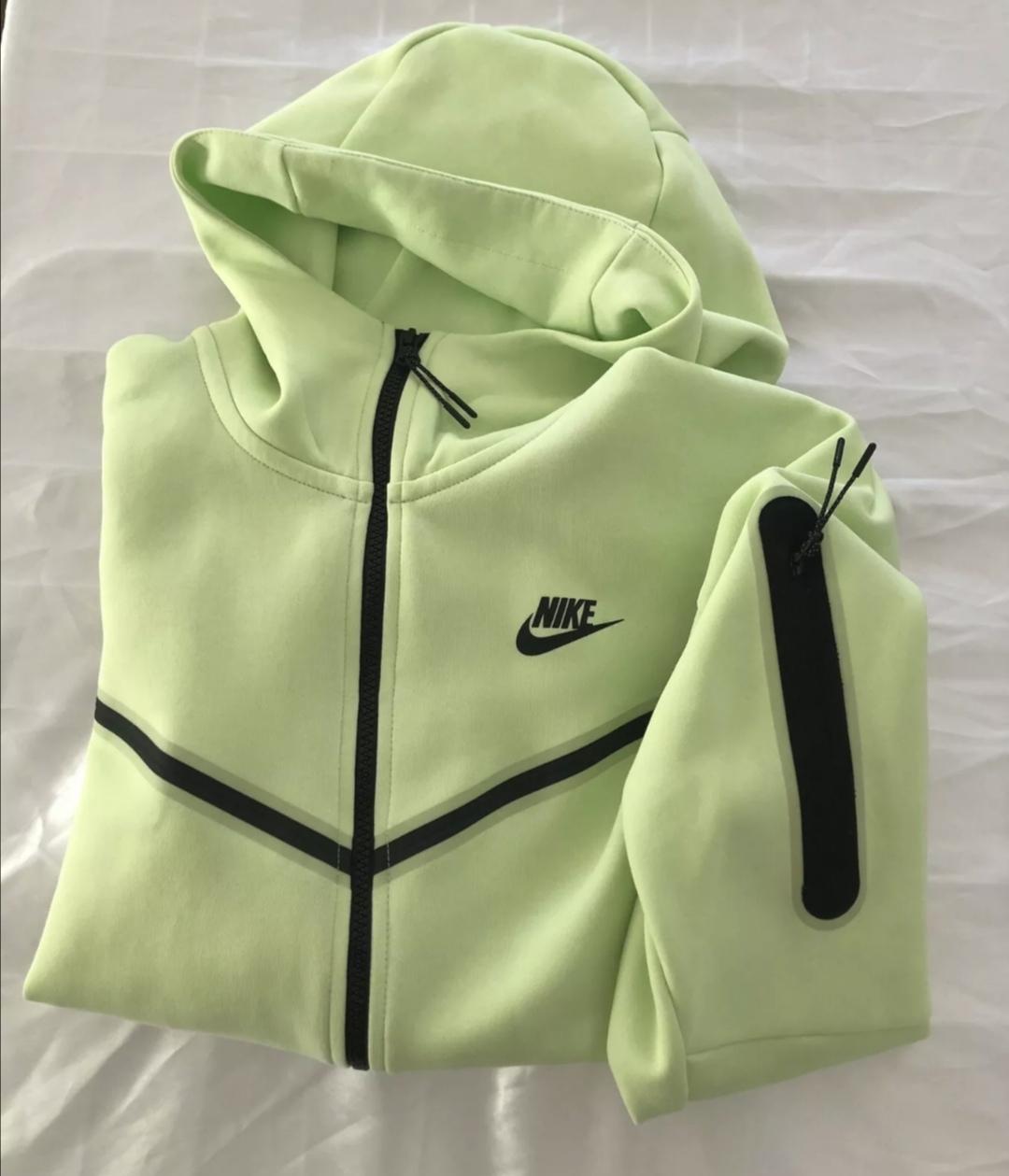 RARE Cream Nike tech fleece in CR7 London für £ 75,00 zum Verkauf ...