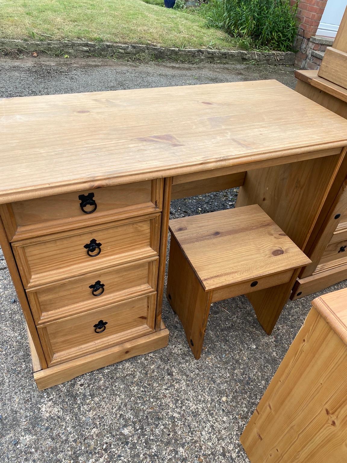 Mexican pine dressing table/desk and stool in DY10 Wyre Forest für 45,00 £ zum Verkauf | Shpock DE