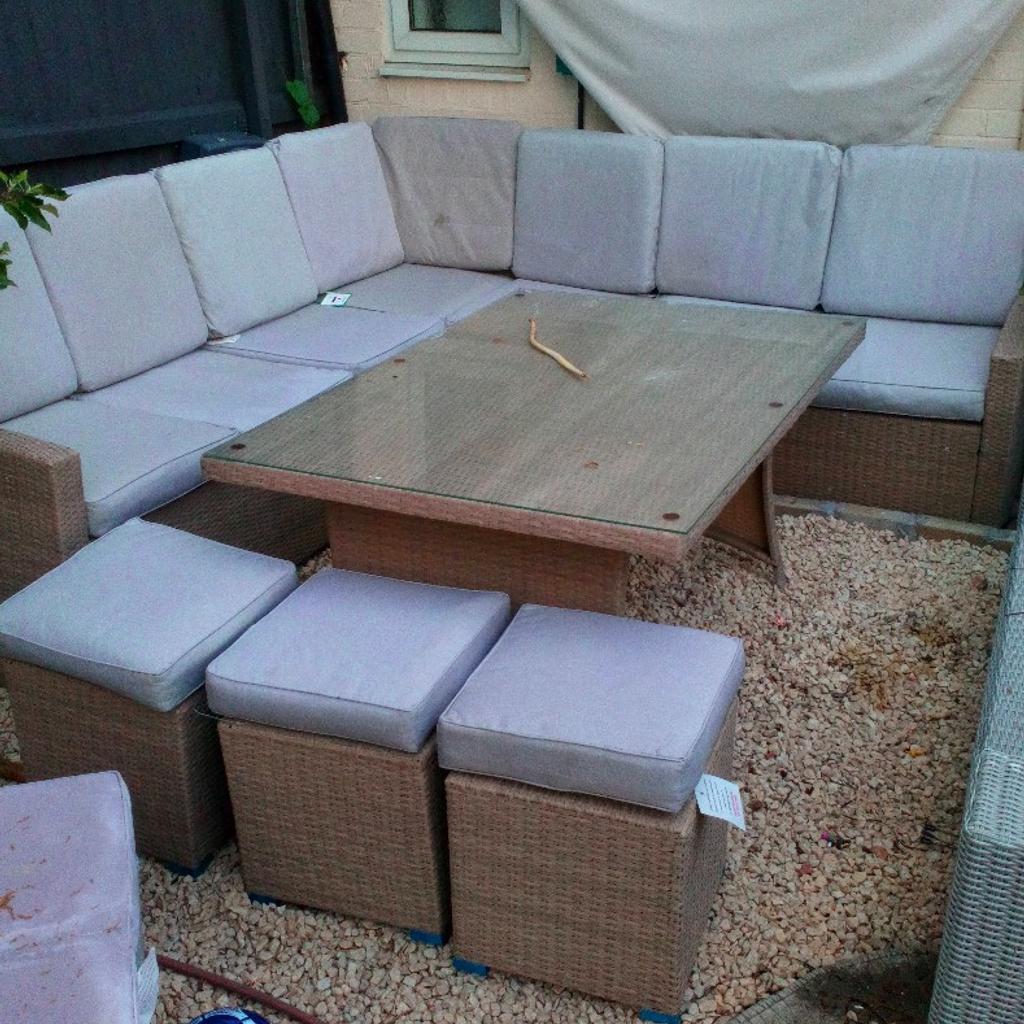 10 seat corner sofa with table and 3 cub seat in WV14 Wolverhampton für ...
