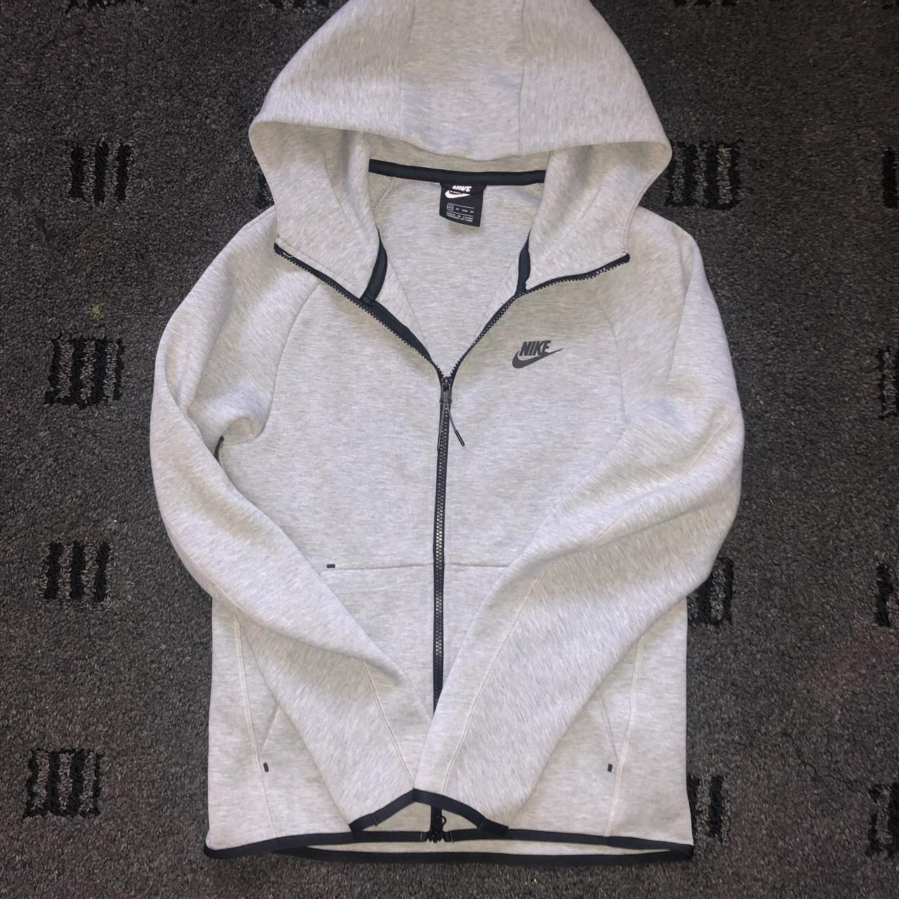 Nike tech fleece grey hoodie v1 in E6 London Borough of Newham für 60 ...
