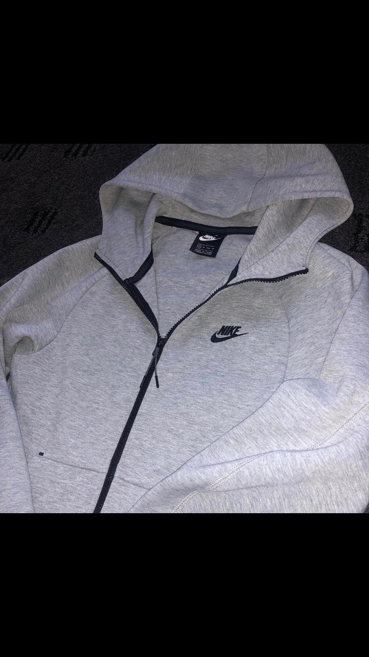 Nike tech fleece grey hoodie v1 in E6 London Borough of Newham für 60 ...