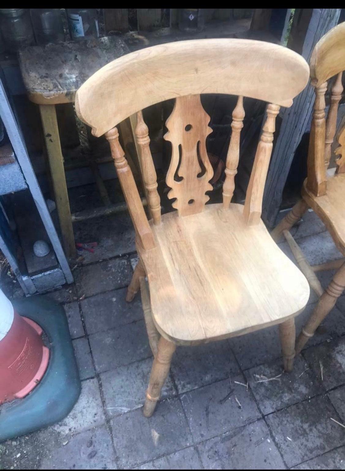 4 solid wooden chairs in SE15 Southwark für 40,00 £ zum Verkauf | Shpock DE