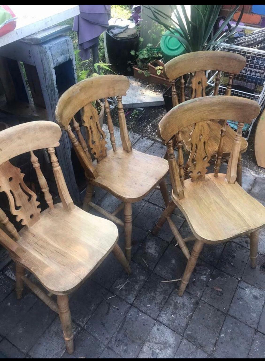 4 solid wooden chairs in SE15 Southwark für 40,00 £ zum Verkauf | Shpock DE