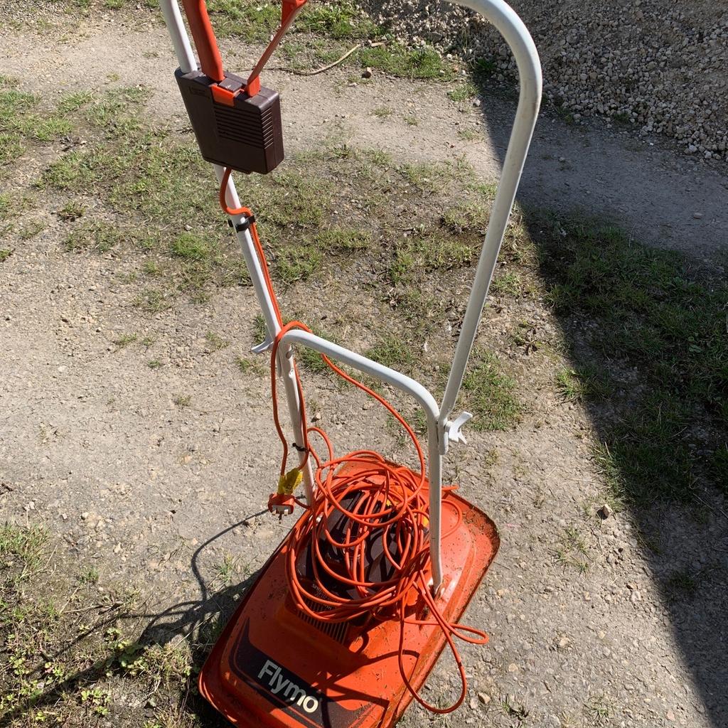 Flymo Sprintmaster XE300 Twin mower in S40 Chesterfield für £ 10,00 zum ...