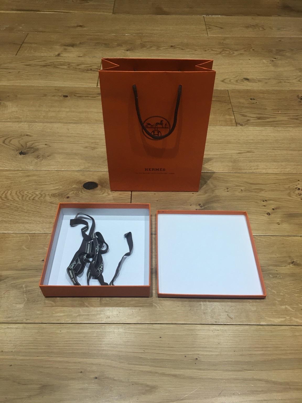 Hermes square box in SW7 London für £ 10,00 zum Verkauf | Shpock AT