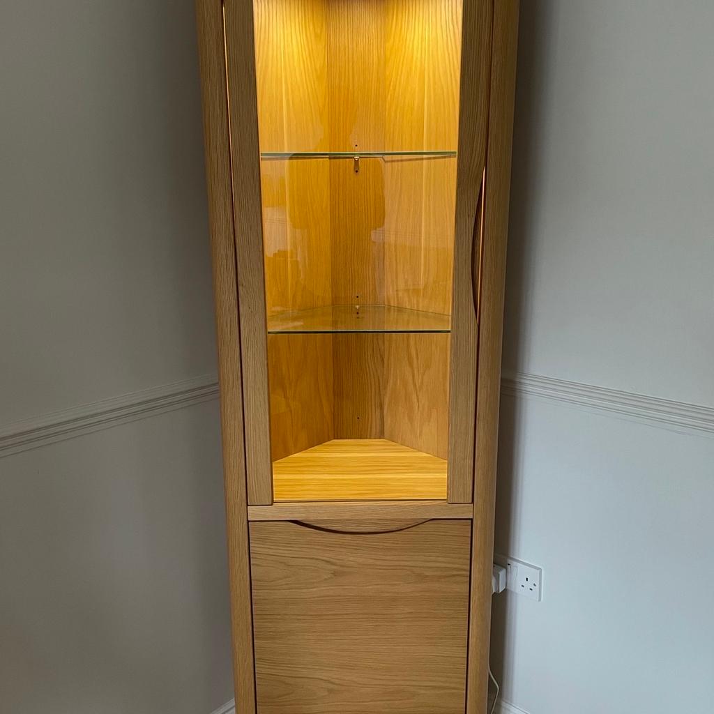 Solid oak corner display unit cabinet in TS26 Hart für £ 500,00 zum ...