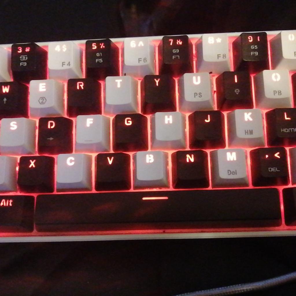 RGB yellow switch gaming keyboard in LE18 Oadby and Wigston für 60,00 ...