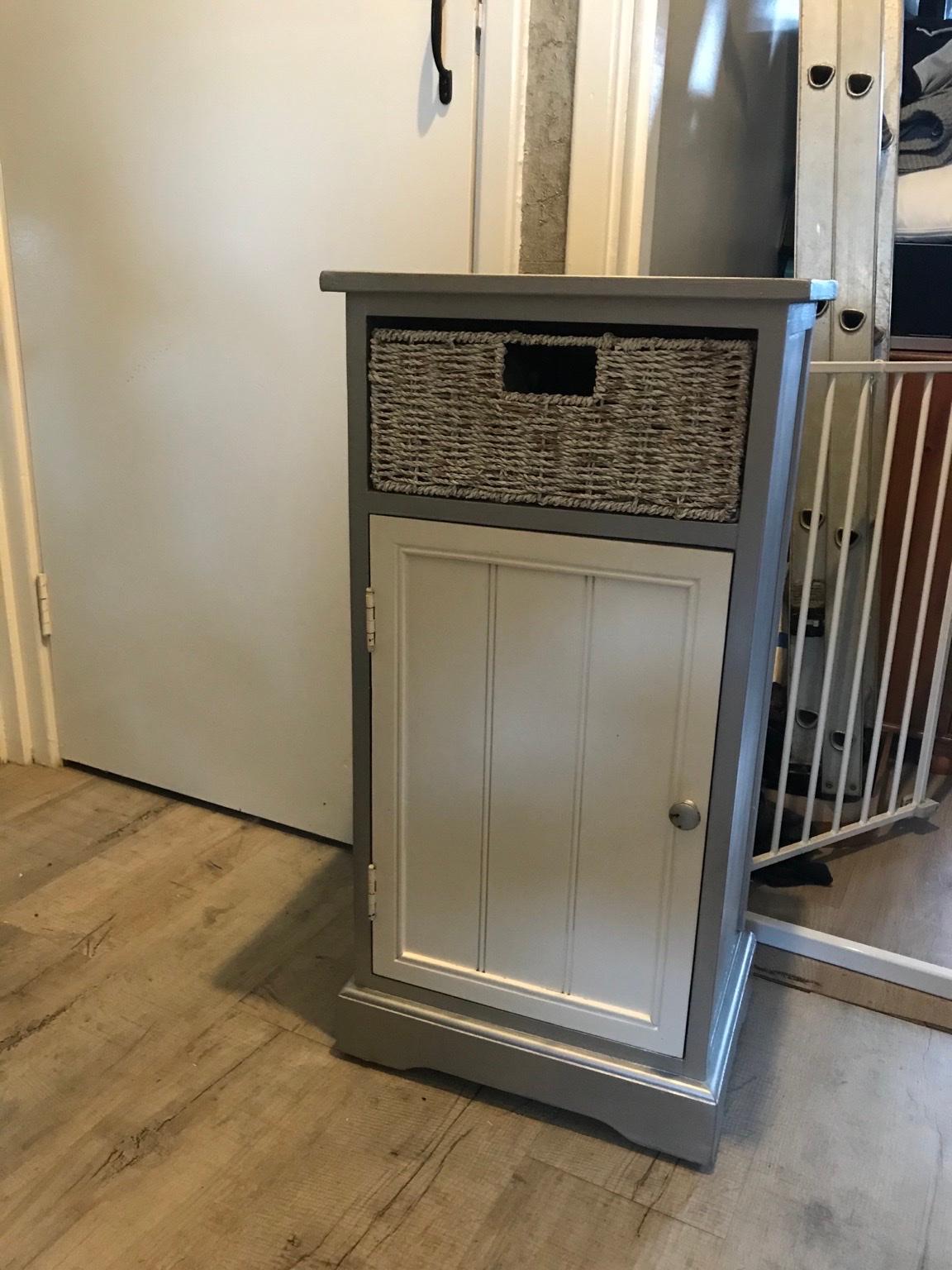 Small Sturdy Cabinet in TN30 Ashford für £ 15,00 zum Verkauf | Shpock AT