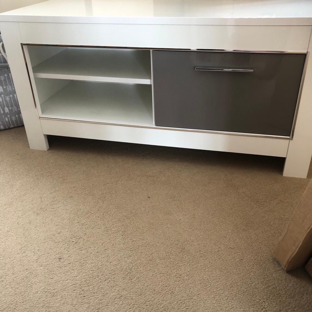 Tv unit depth 45cm width 110cm height 55 cm in TF7 Madeley für £ 70,00 ...
