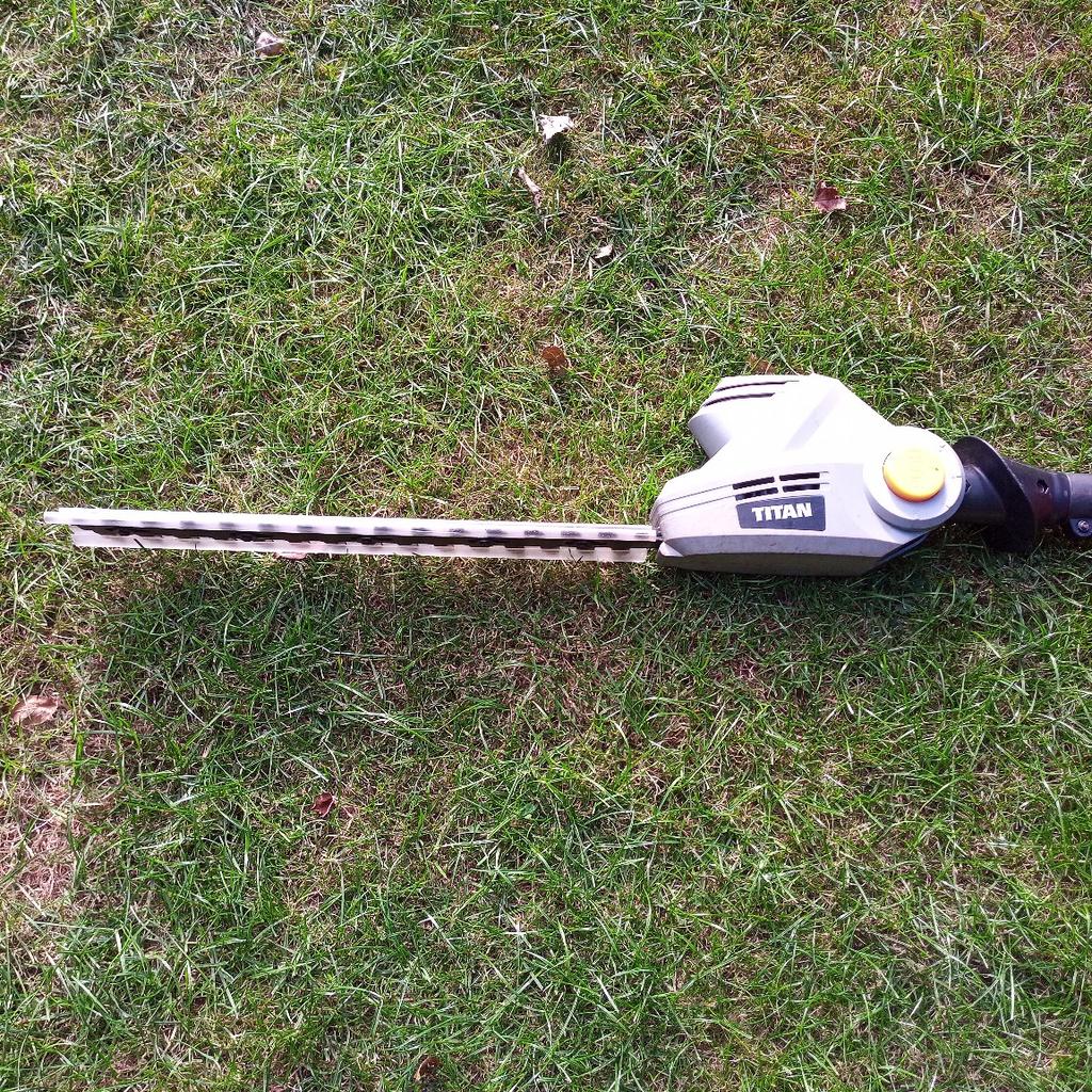 Titan electric pole hedge trimmer in B78 Tamworth für 28,00 £ zum ...