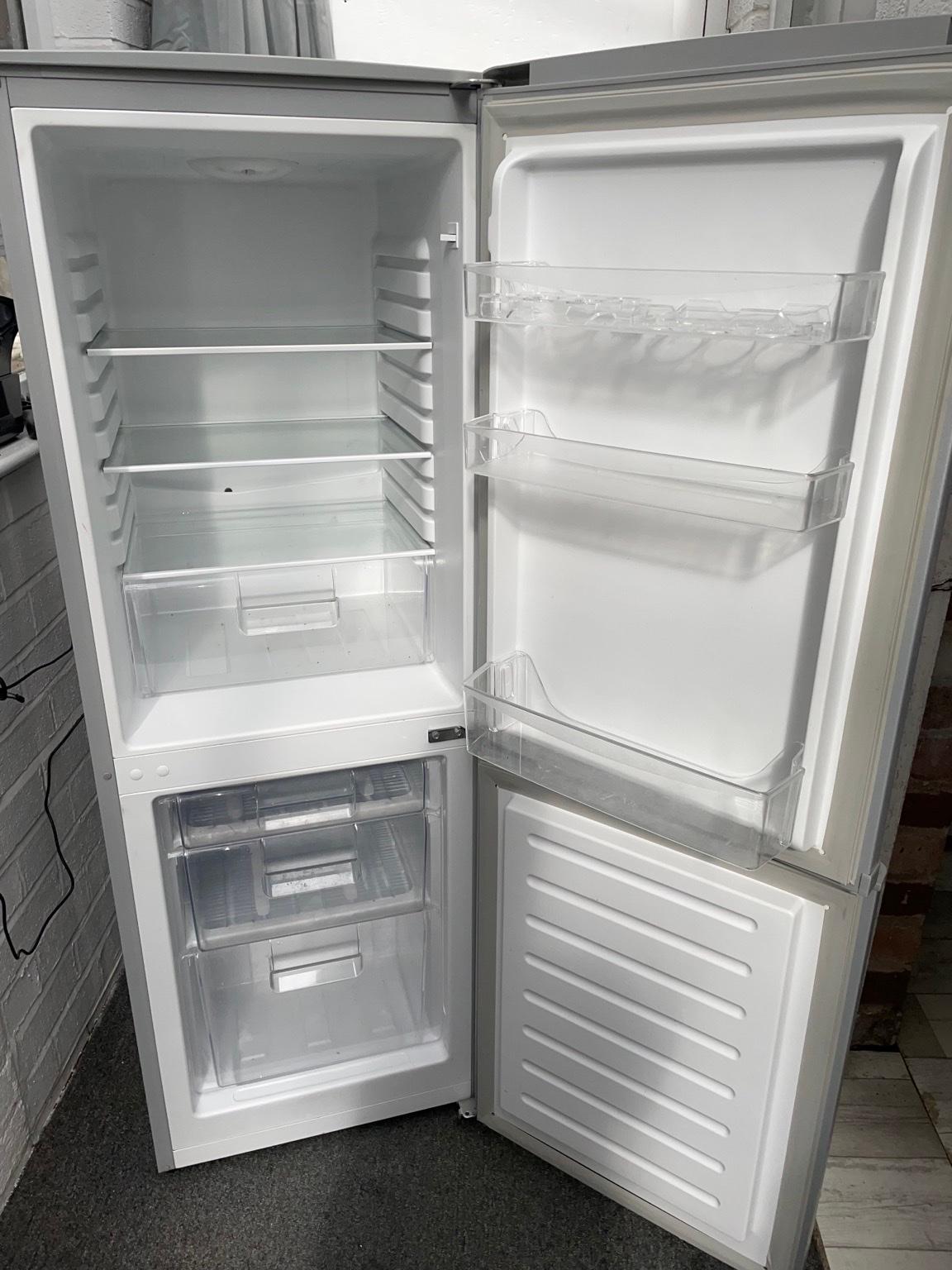 Essentials fridge freezer in L14 Knowsley für 60,00 £ zum Verkauf ...