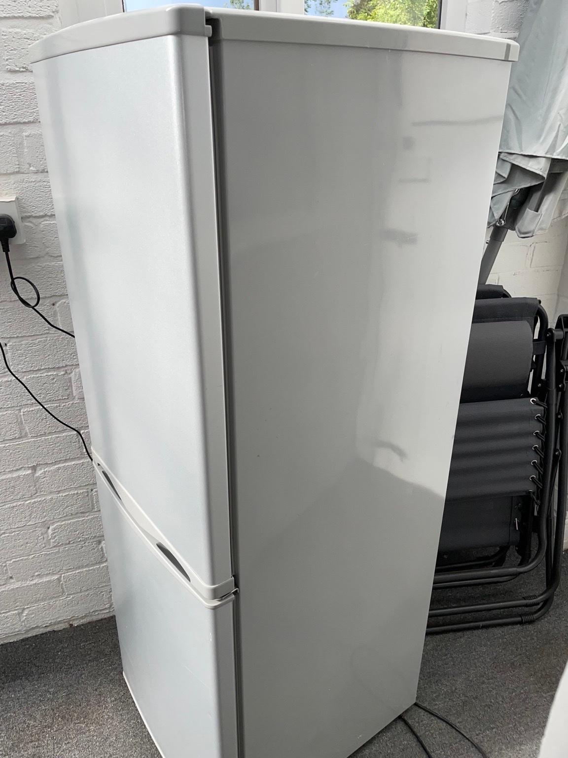 Essentials fridge freezer in L14 Knowsley für 60,00 £ zum Verkauf ...