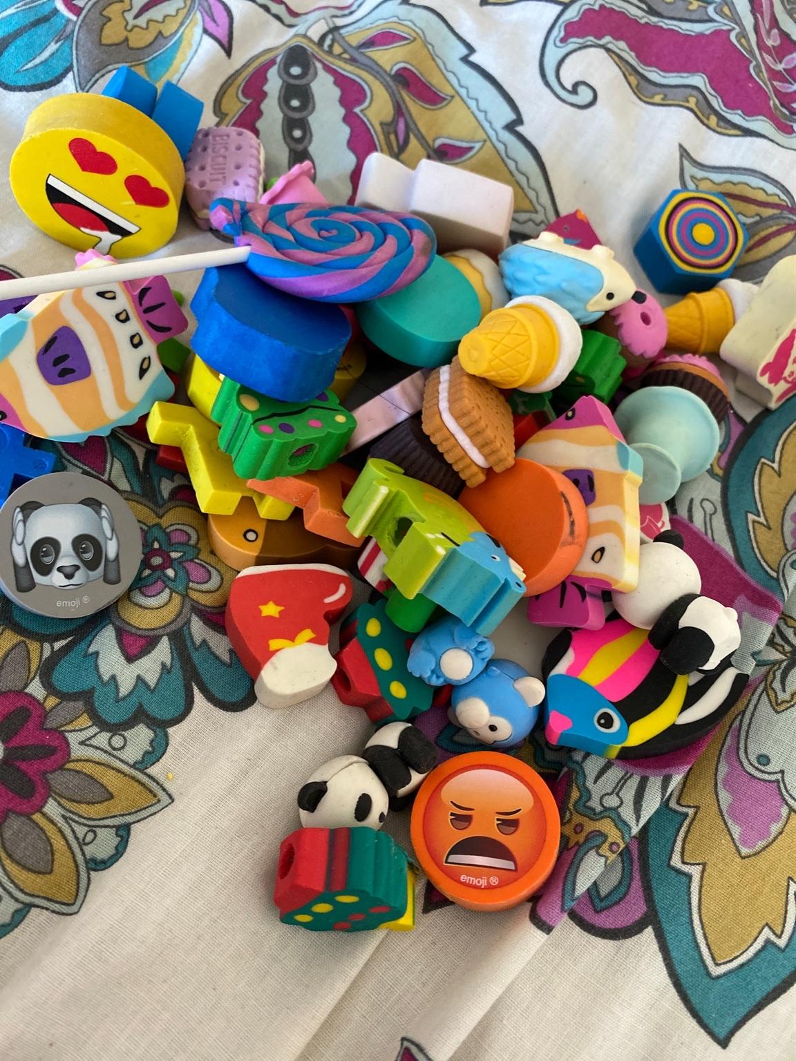 Smiggle rubbers pencil holders bundle all in B63 Dudley für 1,00 £ zum ...