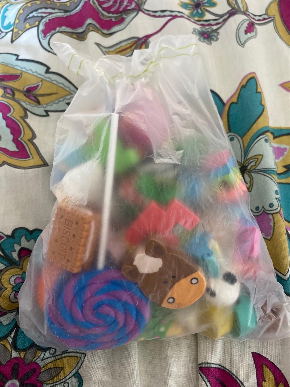 Smiggle rubbers pencil holders bundle all in B63 Dudley für 1,00 £ zum ...