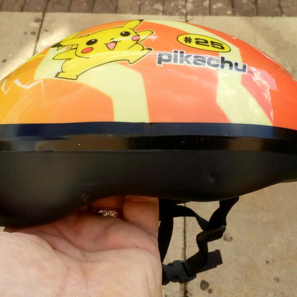 Pokémon Pikachu cycle helmet in DY10 Forest für £ 6,00 zum Verkauf ...