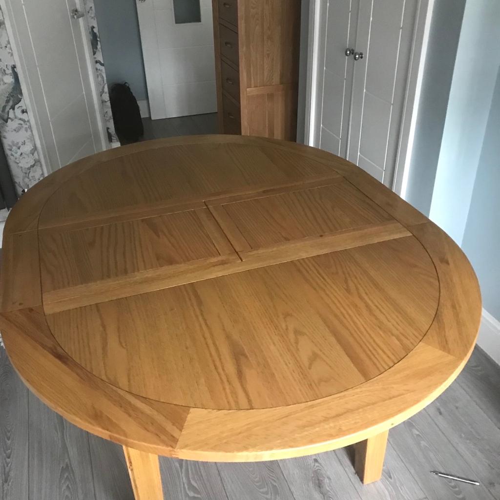 Oak Round extending table in B14 Birmingham für £ 150,00 zum Verkauf ...