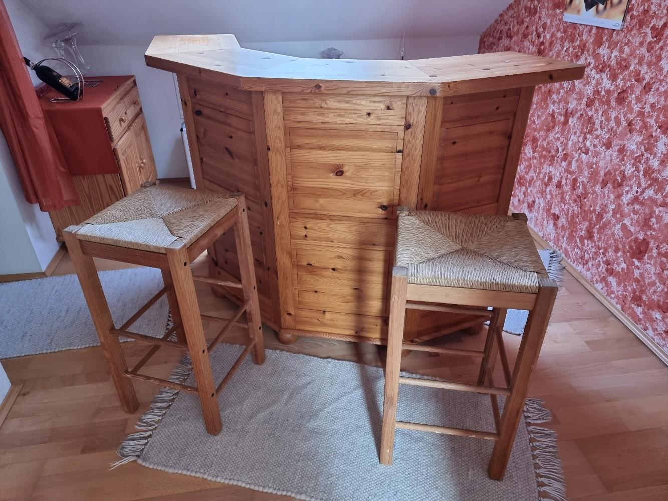 Eck-Stehbar aus Holz inkl. 2 Hocker in 4400 Steyr für 1,00 € zum ...