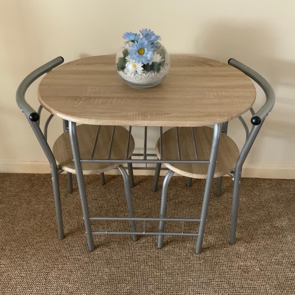 Dining Table and 2 Chairs in WA12 Helens für 30,00 £ zum Verkauf ...
