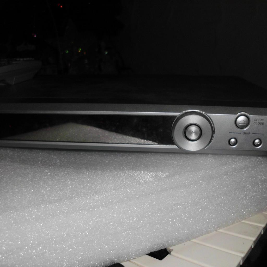 DK digital dvd player mit fernbediehnung in 76756 Bellheim für € 8,00 ...