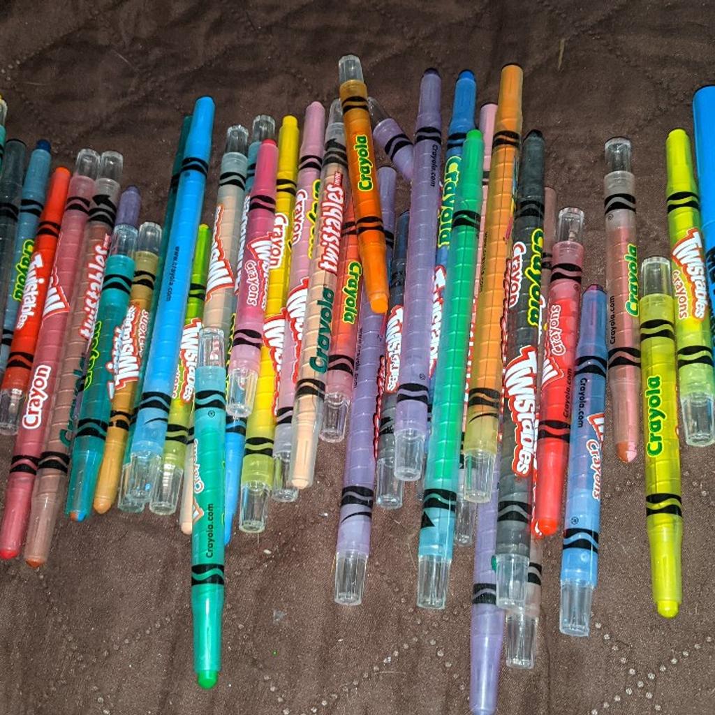 twistables crayons. children. art . colours in South Staffordshire für ...