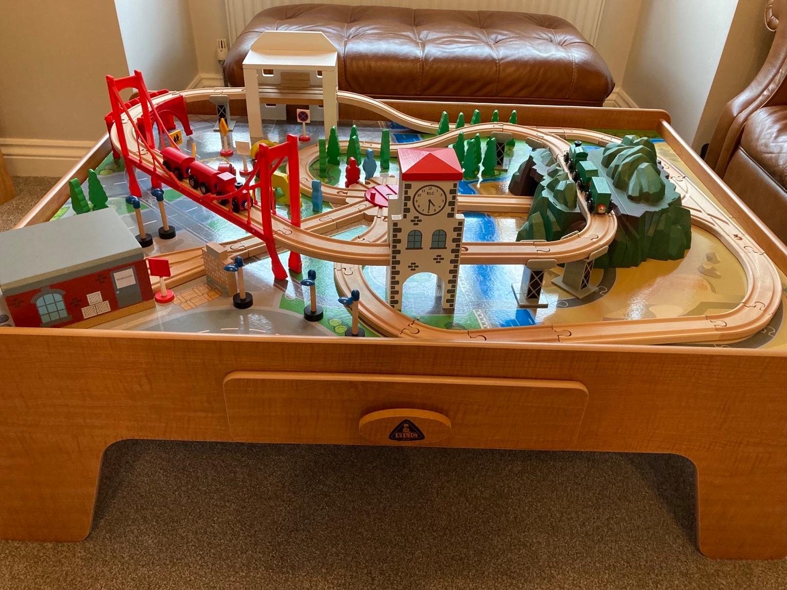 ELC wooden train set and table in DY6 Dudley für 30,00 £ zum Verkauf ...