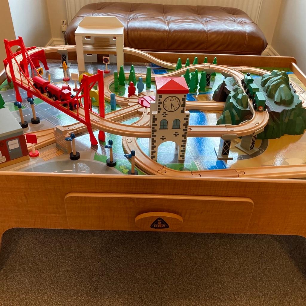 ELC wooden train set and table in DY6 Dudley für 30,00 £ zum Verkauf ...