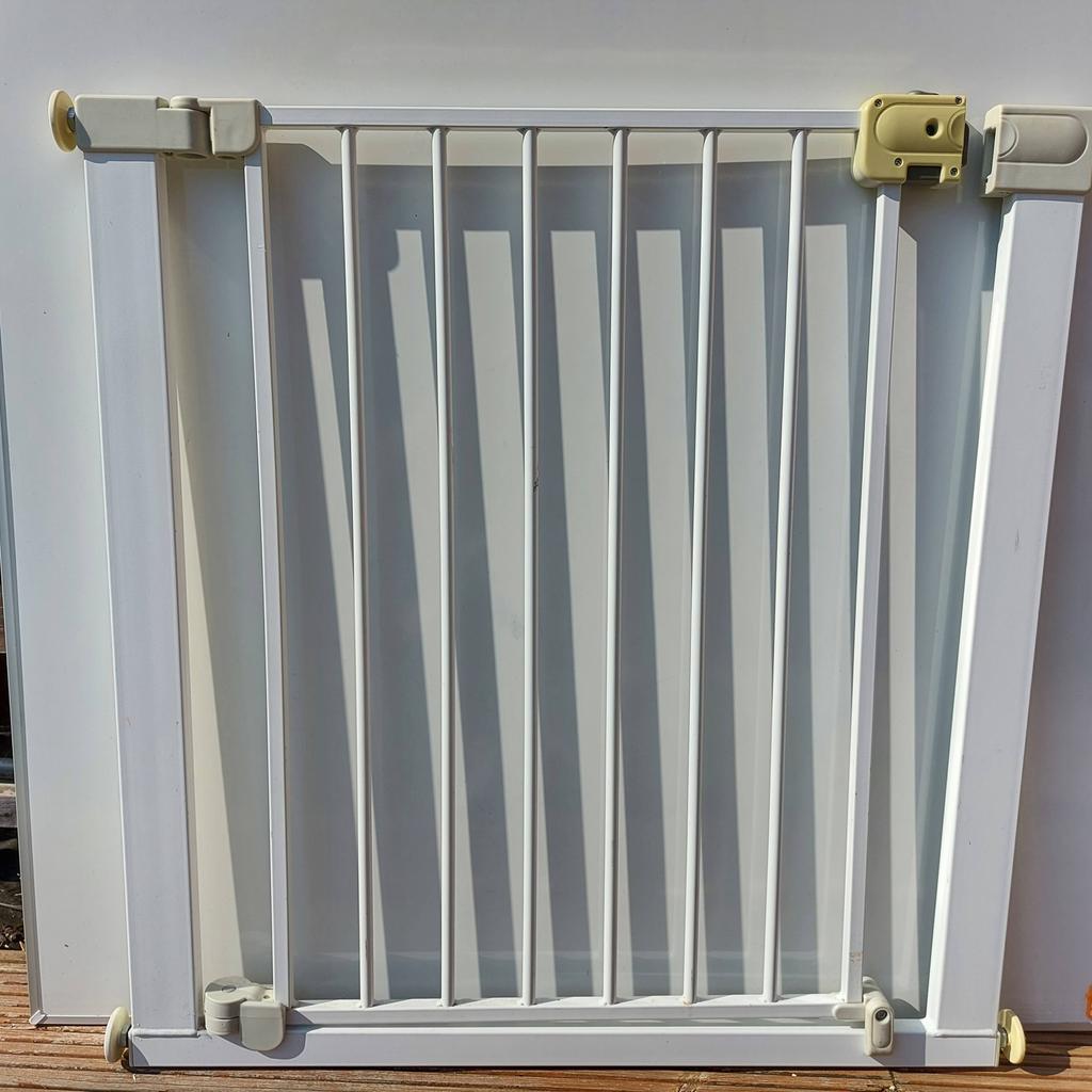 Magnetic Lock Stair Gate in Basildon for £5.00 for sale | Shpock