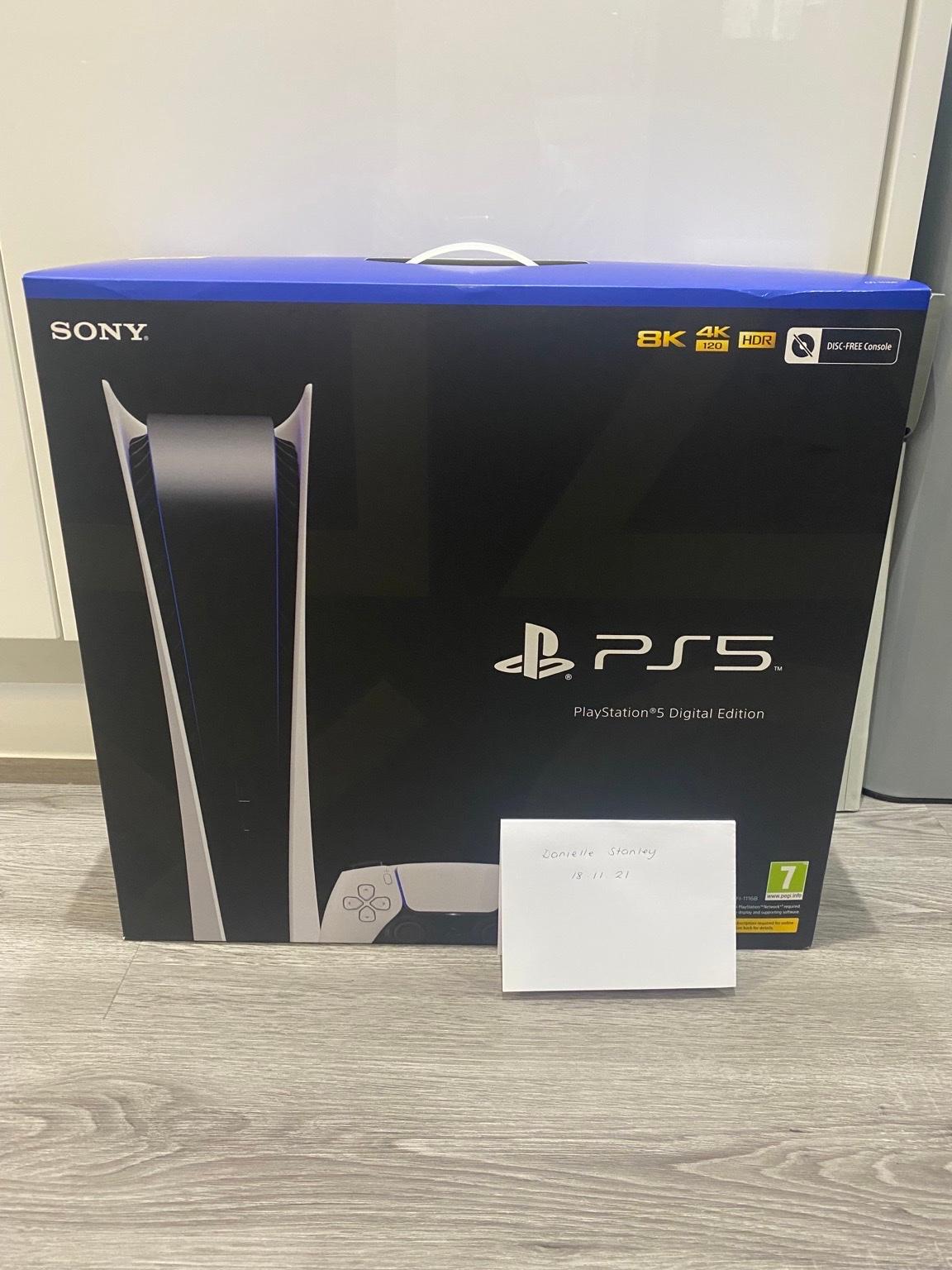 PlayStation 5 PS5 Digital Edition in Collins Green für 500,00 £ zum ...