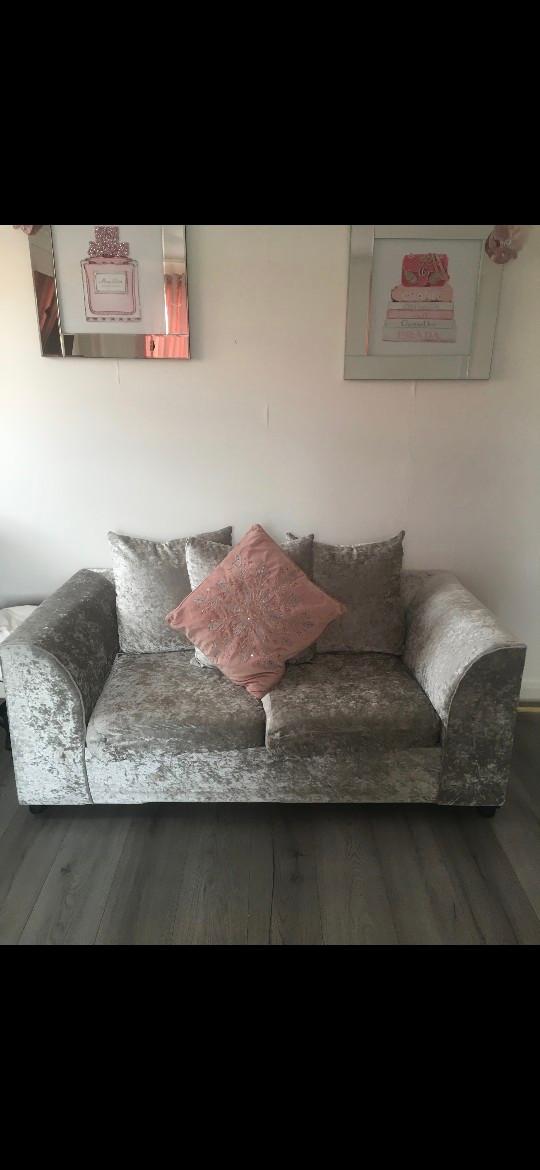 3 &2 seater crushed velvet sofa set in B71 Sandwell für £ 100,00 zum Verkauf | Shpock AT
