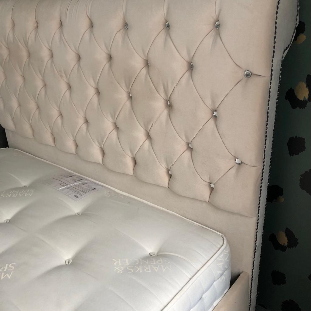 Cream king size bed in CH62 Wirral für £ 100,00 zum Verkauf | Shpock AT