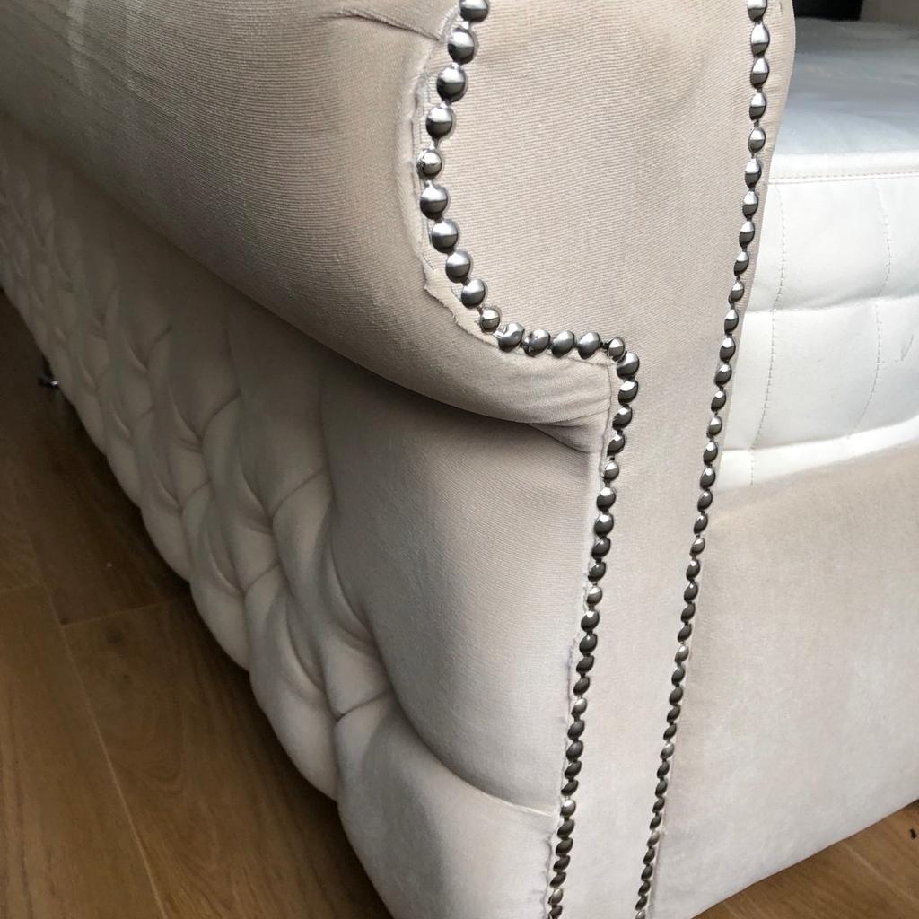 Cream king size bed in CH62 Wirral für £ 100,00 zum Verkauf | Shpock AT