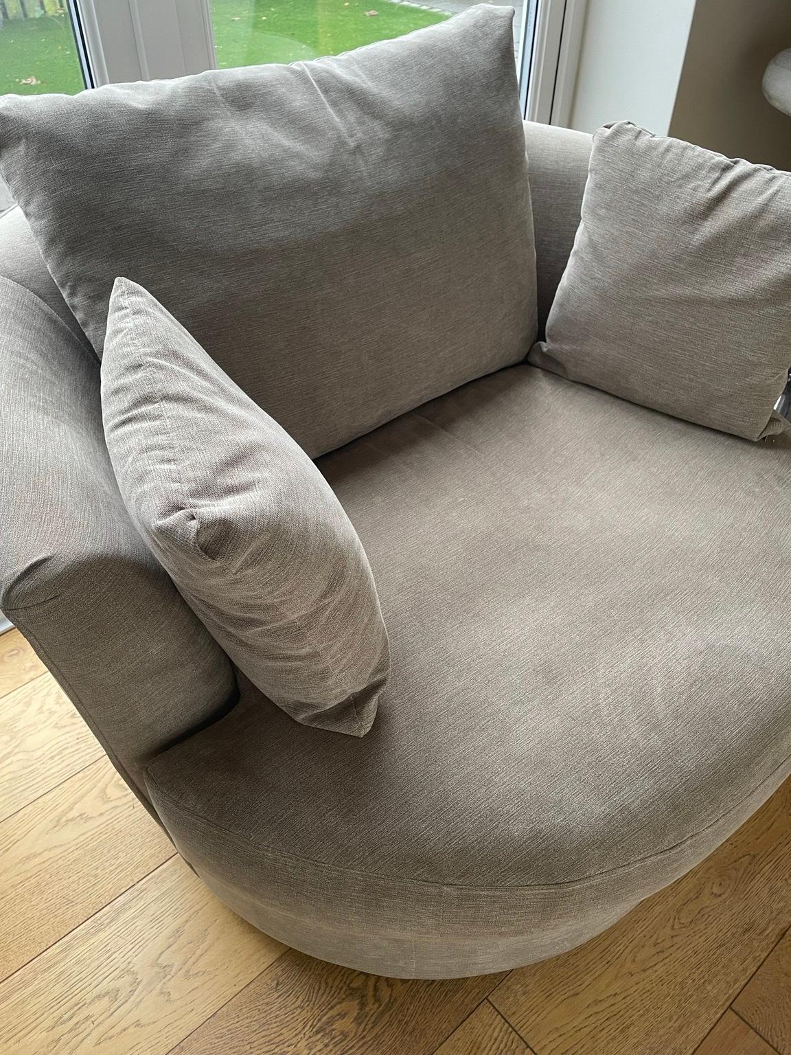 Next cuddle swivel chair in L25 Knowsley für 99,00 £ zum Verkauf ...
