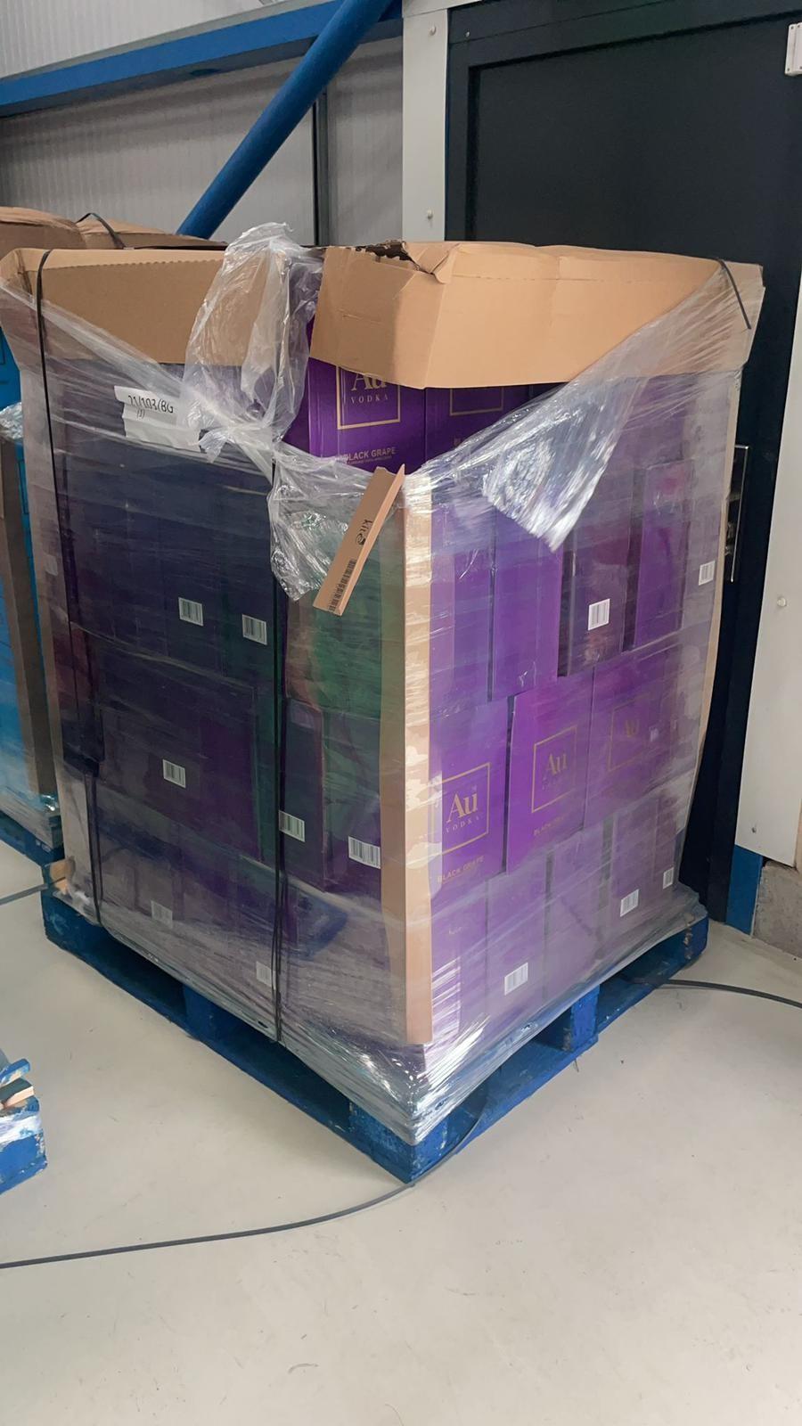 AU VODKA GRAPE CASES - 5 LEFT in B43 Walsall für 130,00 £ zum Verkauf ...